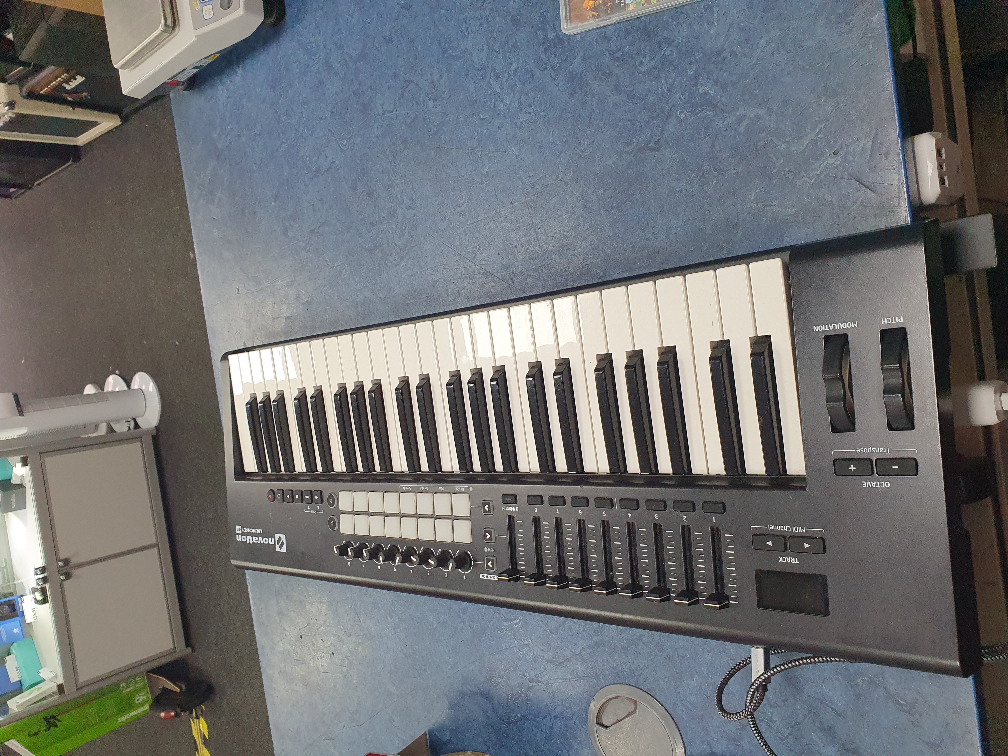 Pre-owned Novation Launch Key 49 Keyboard - Own4Less